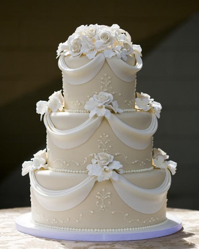 Gold Wedding White Gold Wedding Cakes 2139952 Weddbook